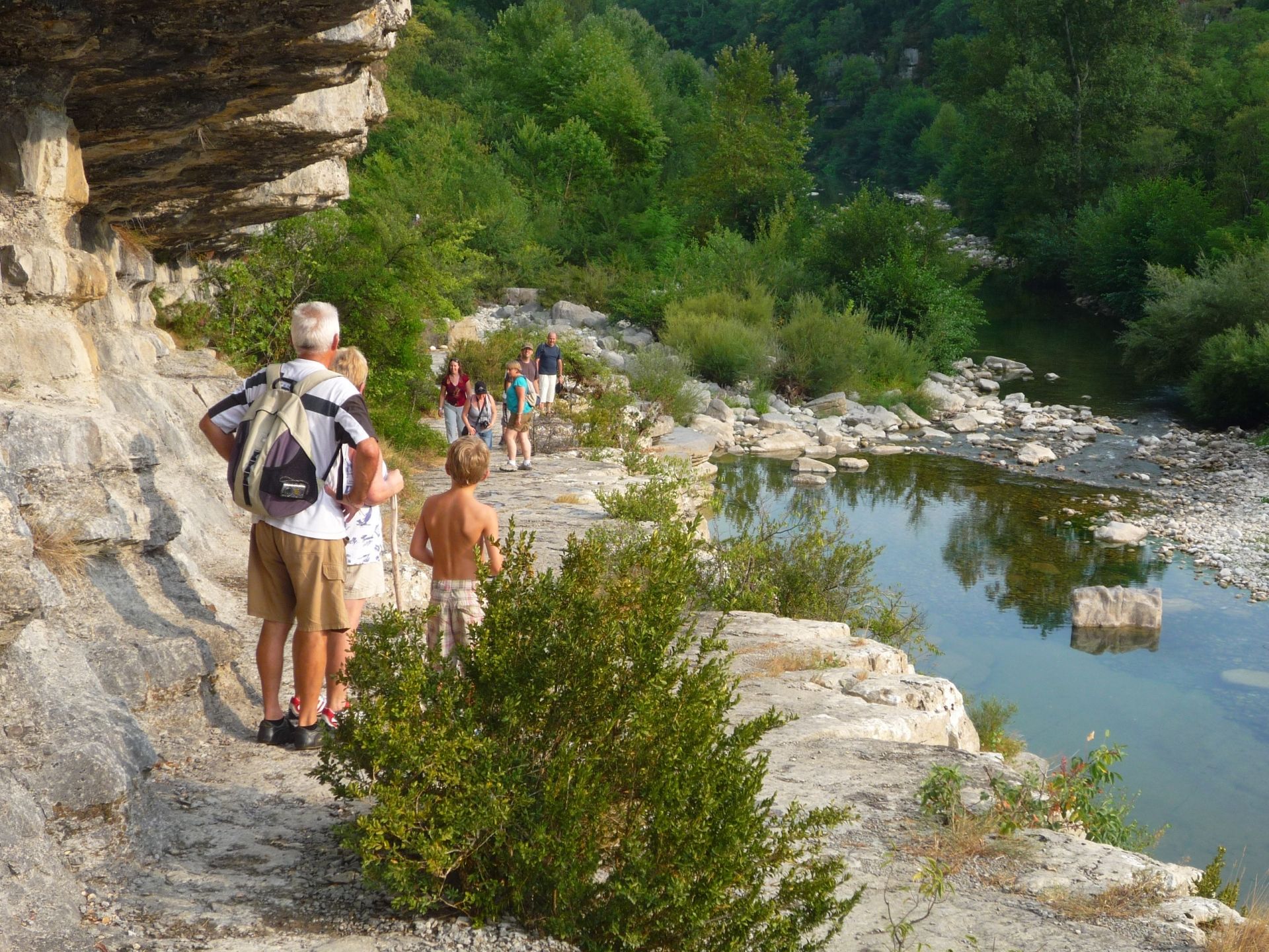 Balade accompagnée le long de la rivière en Ardèche
